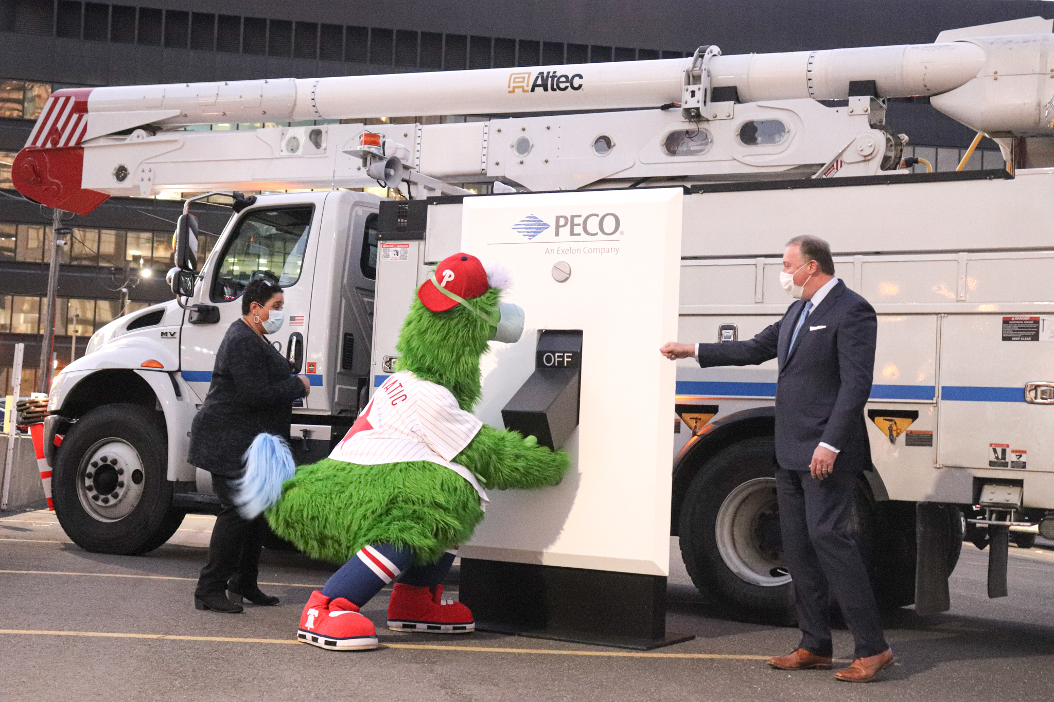 Powering on PECO’s Iconic Crown Lights - PECO Connection : PECO Connection