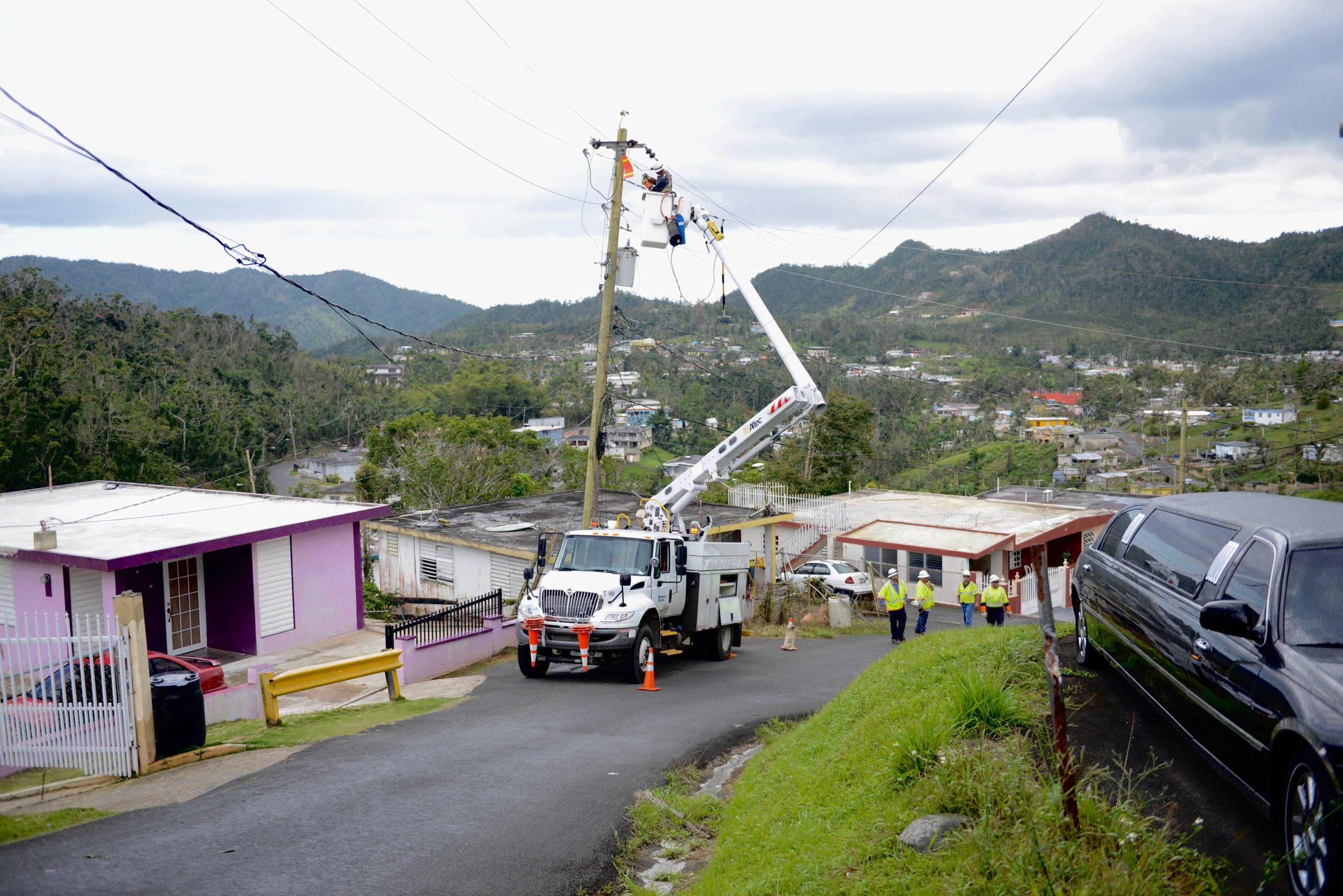 ComEd lineworkers powering lives beyond northern Illinois : Powering ...
