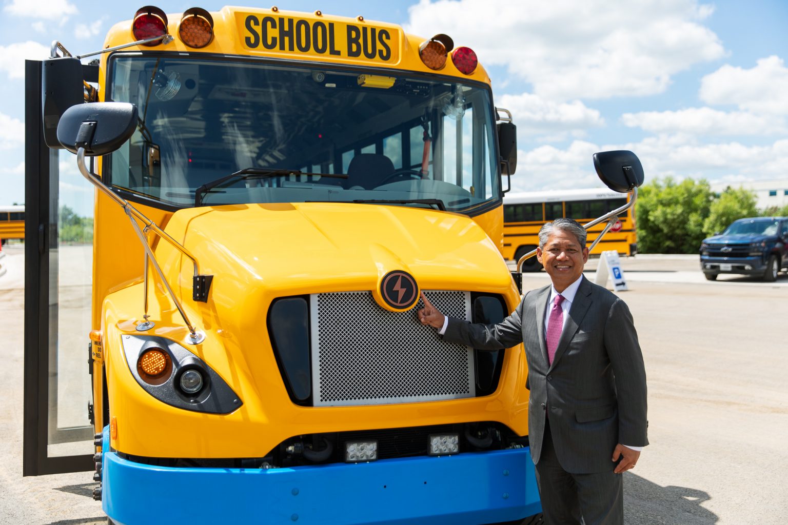 ComEd leaders tour new EV powerhouse Lion Electric : Powering Lives Network