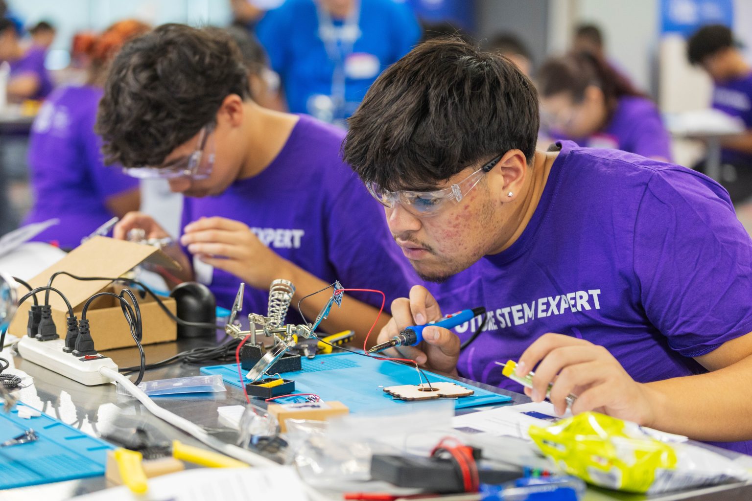 ComEd’s Hispanic Heritage Month STEM Lab Inspires Next Generation of ...